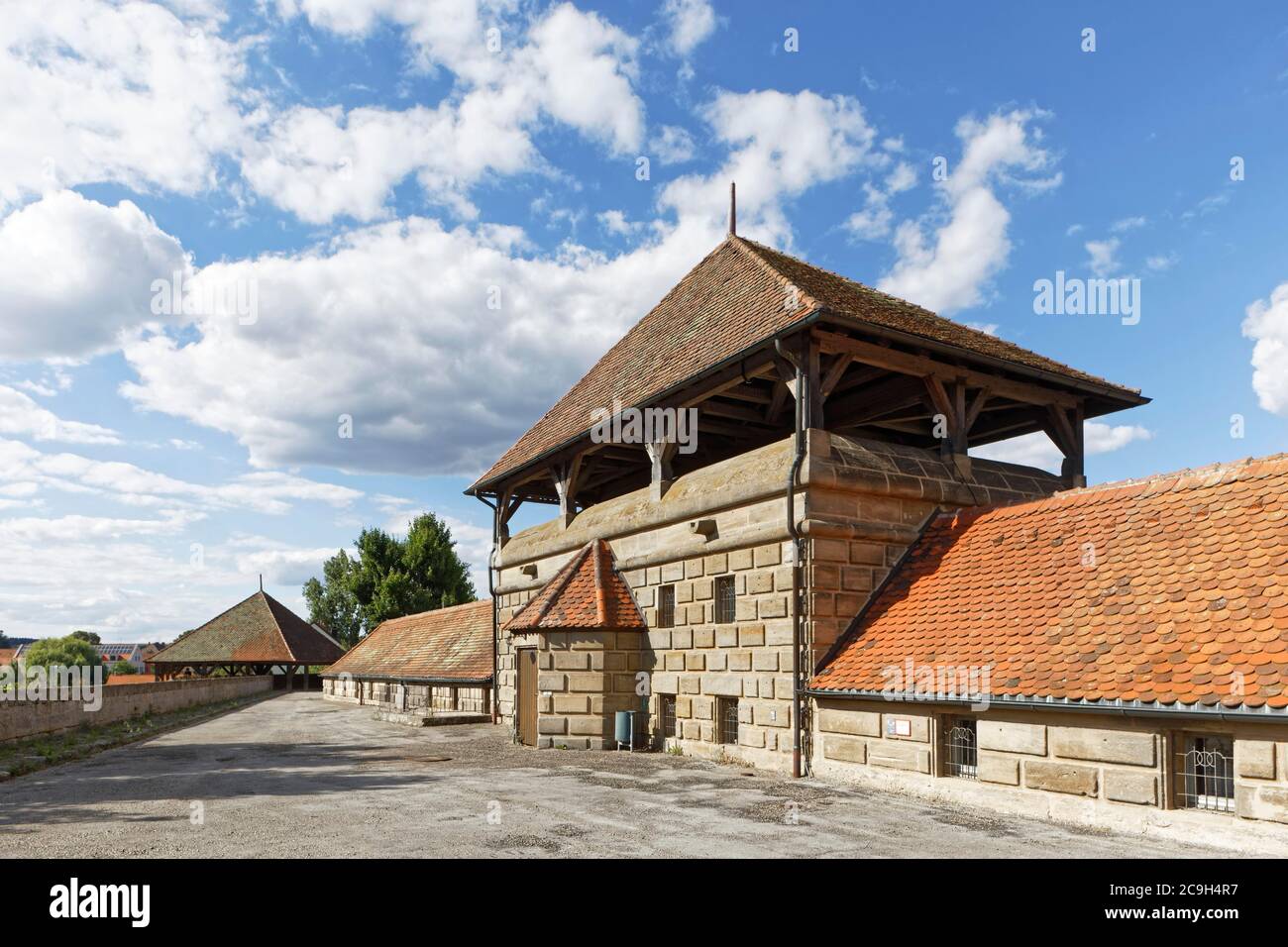 Battlement wall hi-res stock photography and images - Alamy