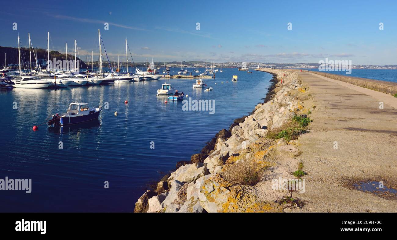 English coastline with breakwater hi-res stock photography and images ...