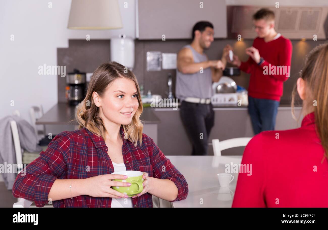 Shared kitchen hostel hi-res stock photography and images - Alamy