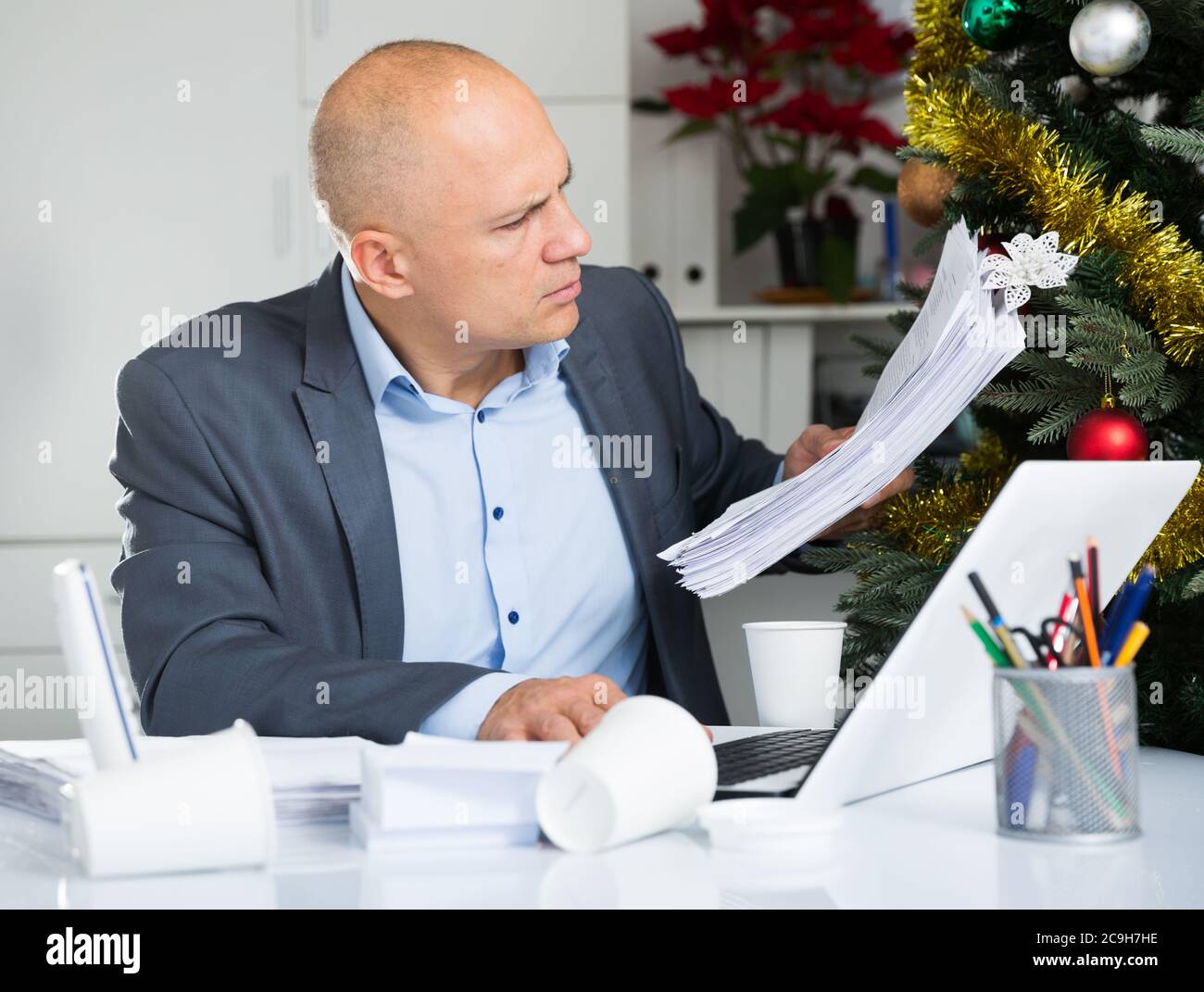 Busy businessman worrying at the computer Stock Photo - Alamy