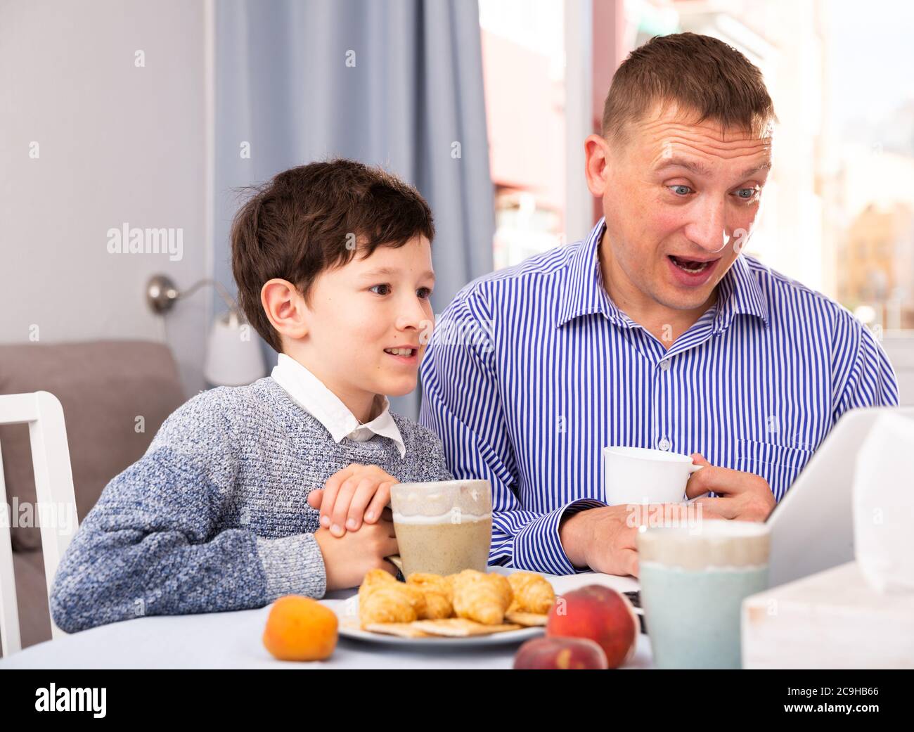Tween relaxing at home hi-res stock photography and images - Alamy