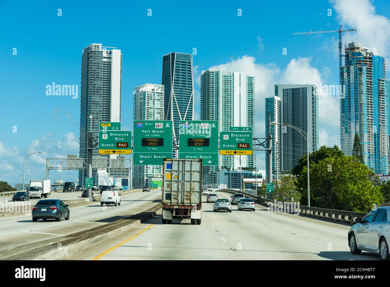 Traffic on Highway 395 heading east in Miami. Southern Florida, USA ...
