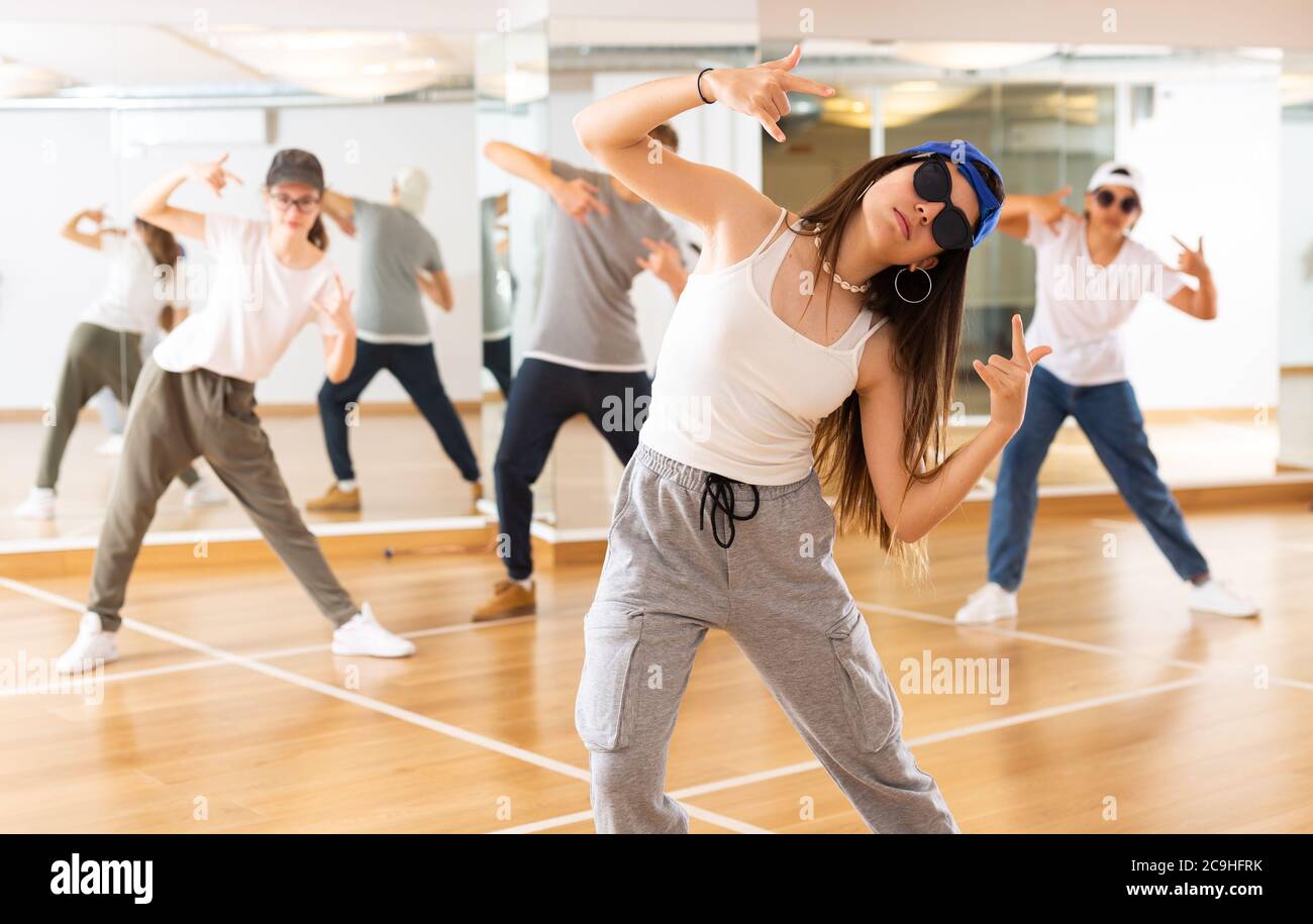 Teenagers boy and girls performing hip hop at group dance class Stock ...