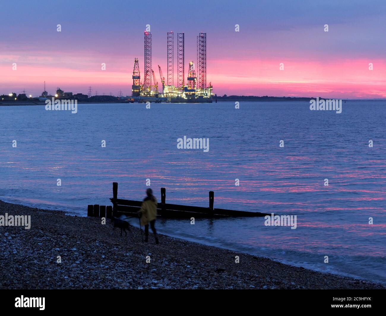 Laid up oil rigs hi-res stock photography and images - Alamy
