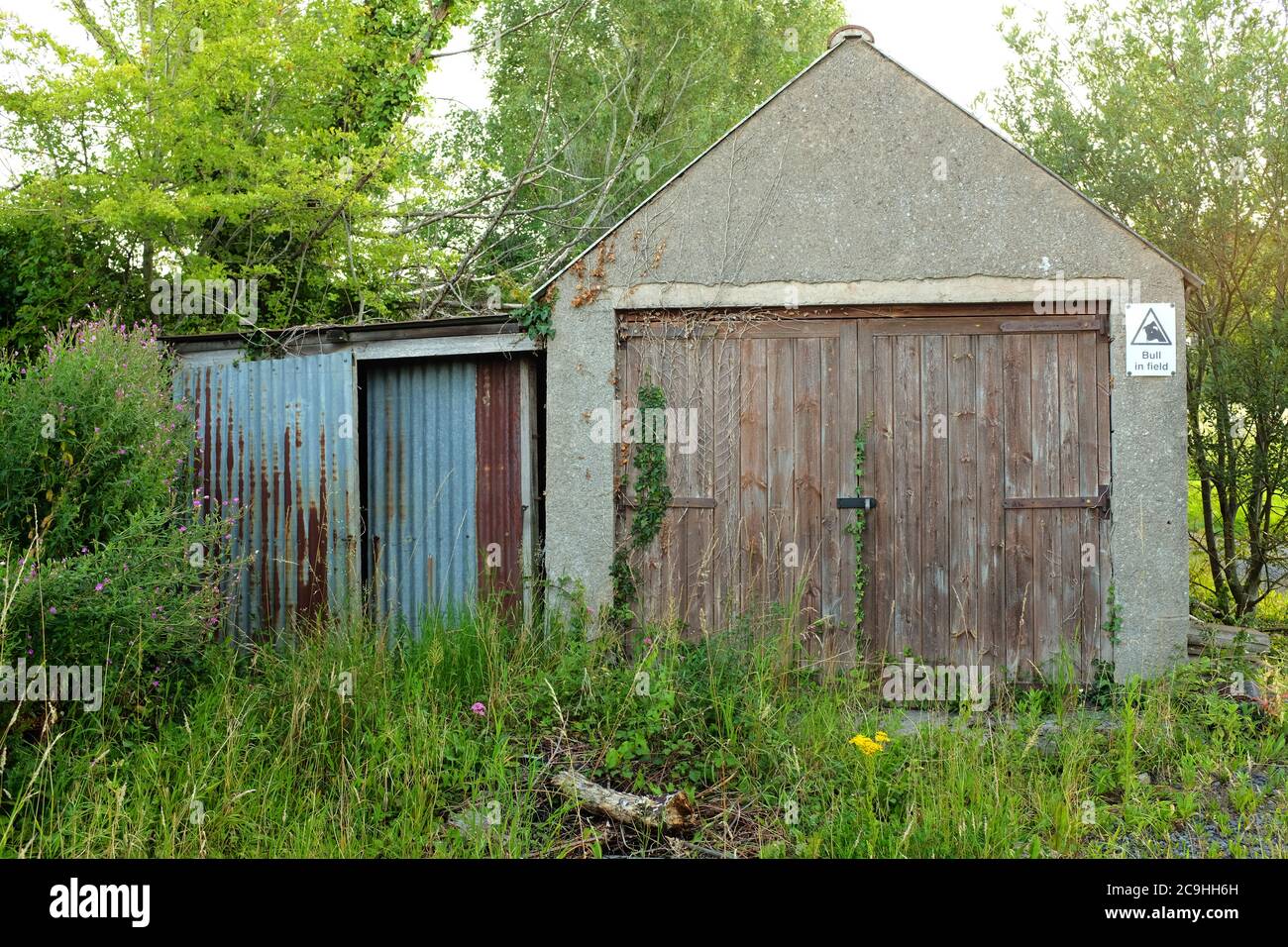 July 2020 - Small buildings in rural Somerset Stock Photo - Alamy