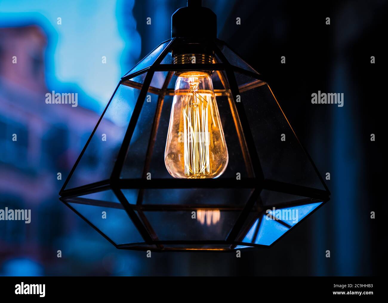 Glowing streetlight hi-res stock photography and images - Alamy
