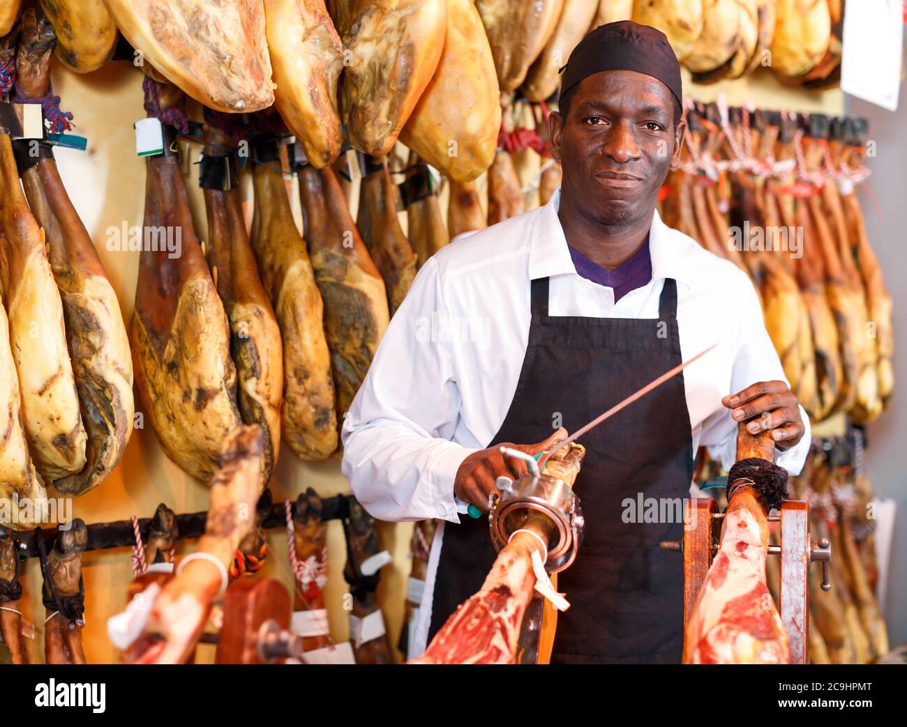 Butcher cutting meat african man hi-res stock photography and images ...