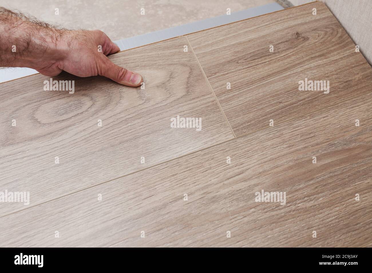 Step-by-step instructions for laying laminate flooring - connecting ...