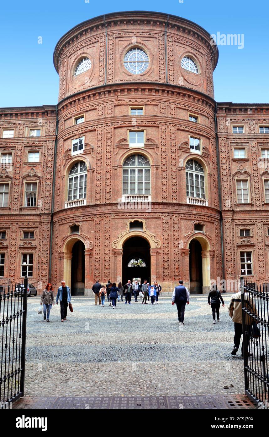 Unified facade hi-res stock photography and images - Alamy