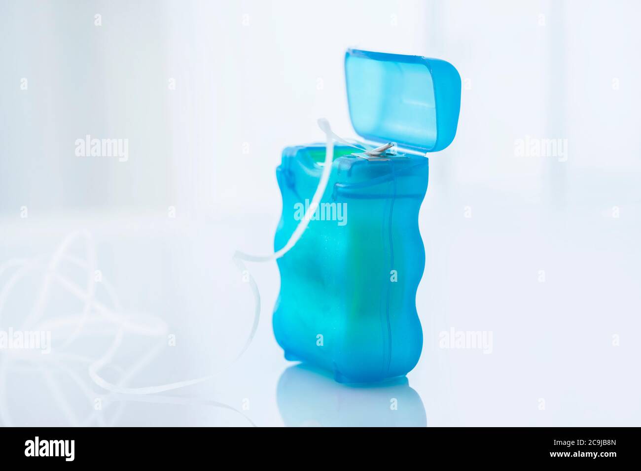 Dental floss hi-res stock photography and images - Alamy