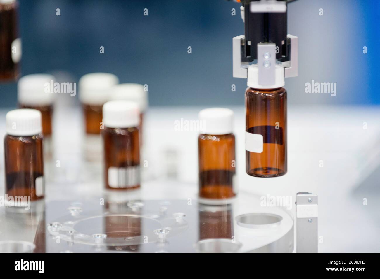 Production line in pharmaceutical factory Stock Photo - Alamy