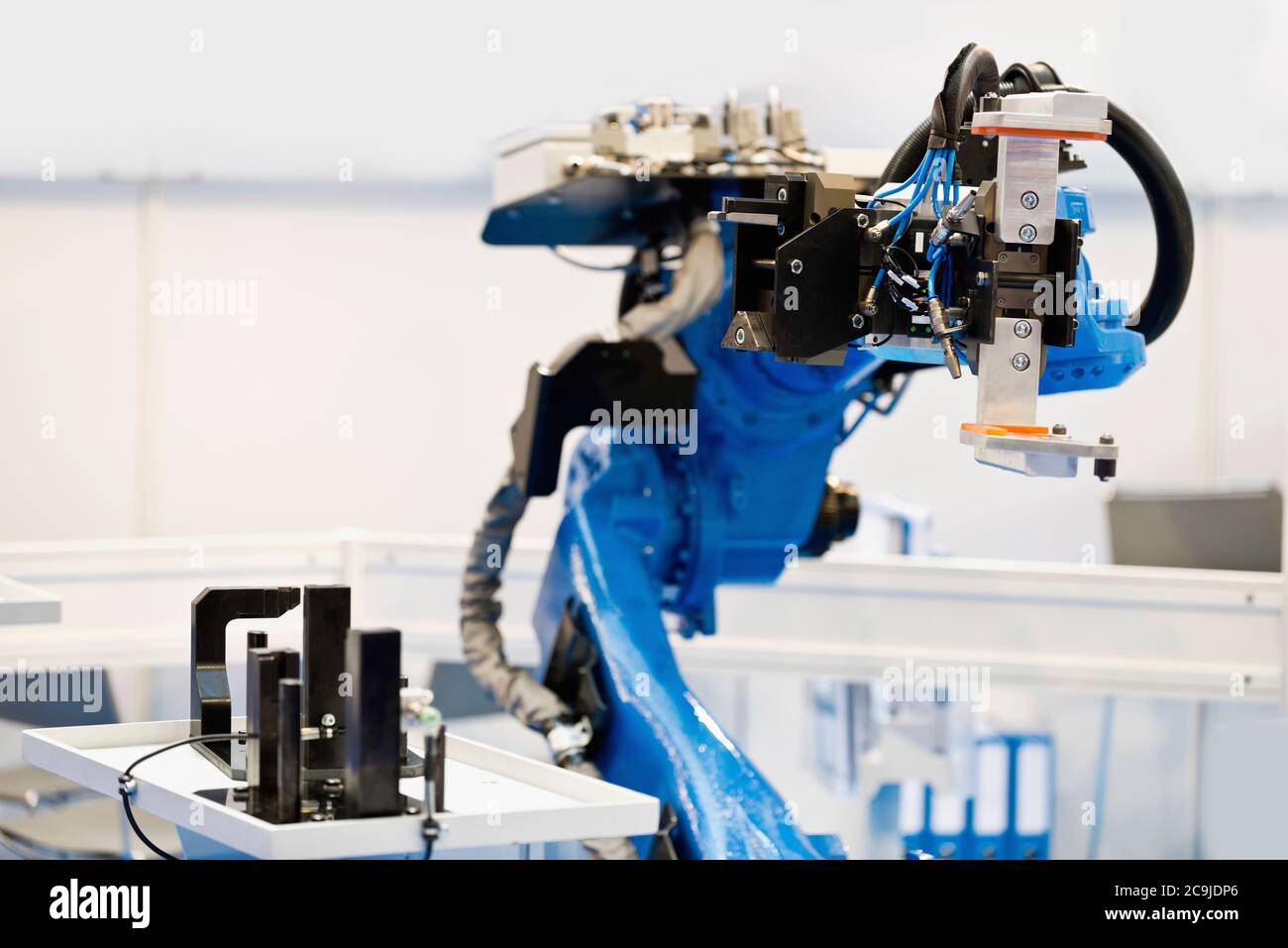 Industrial robotic arm Stock Photo - Alamy
