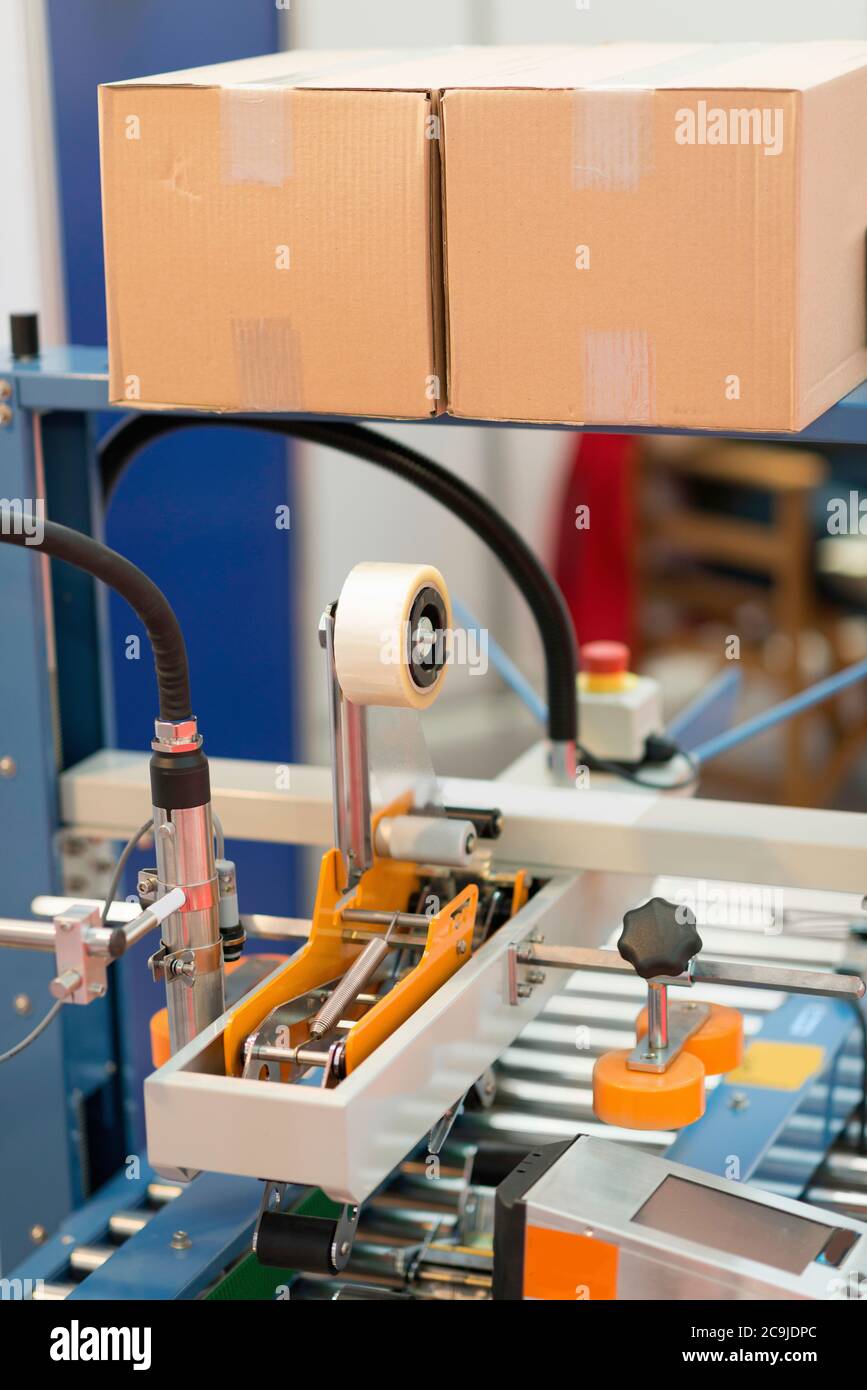 Packing machine hi-res stock photography and images - Alamy