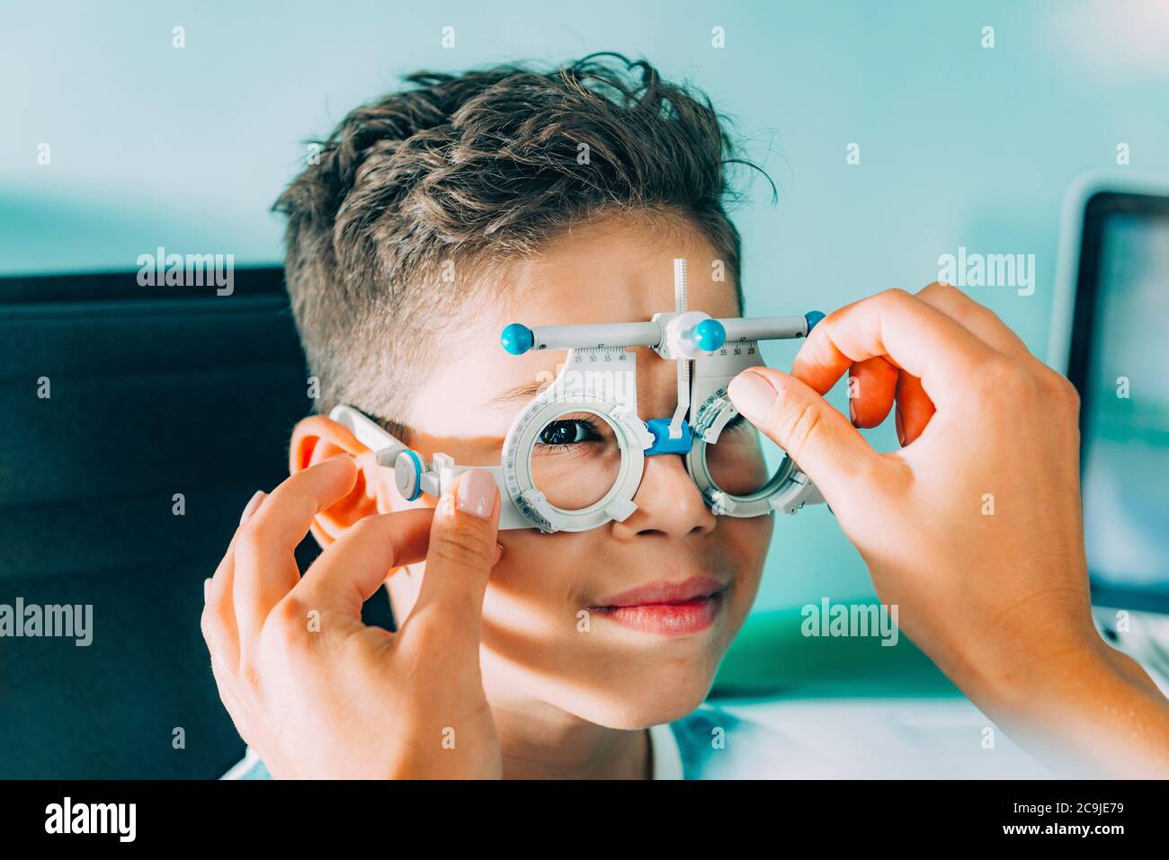 Visual acuity hi-res stock photography and images - Alamy