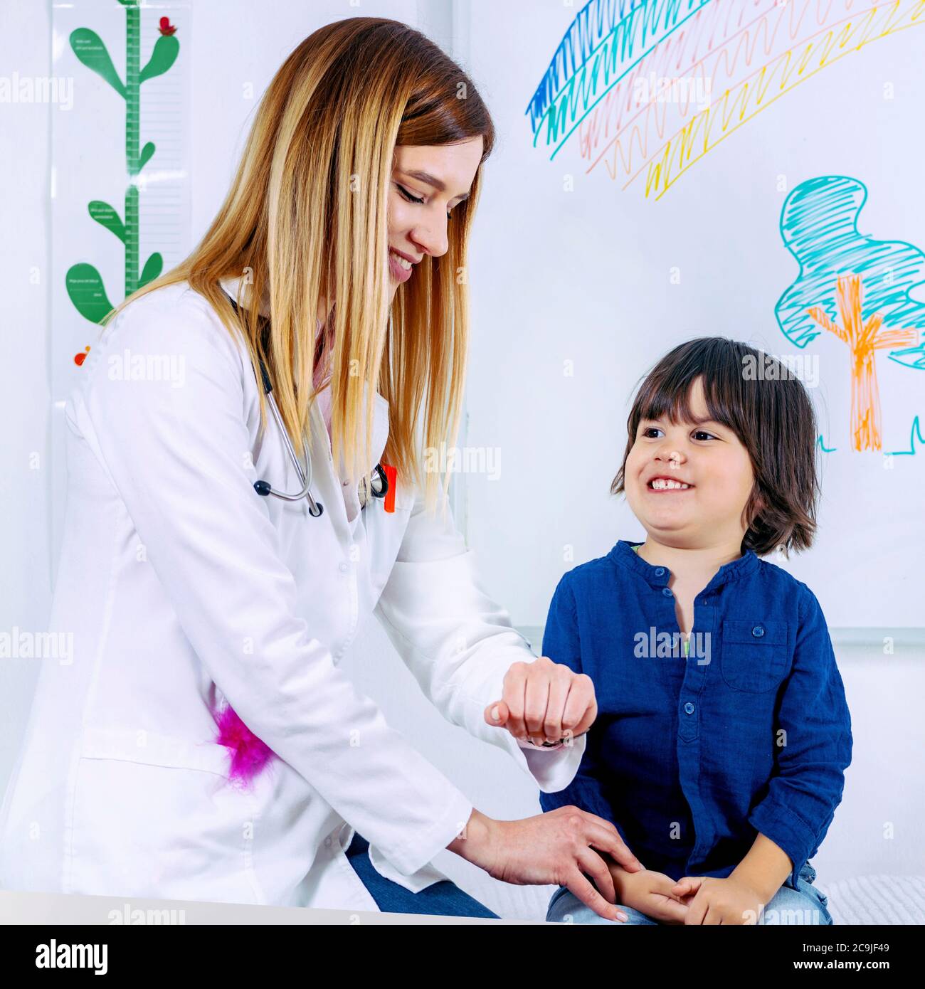 Doctor checking pulse child hi-res stock photography and images - Alamy