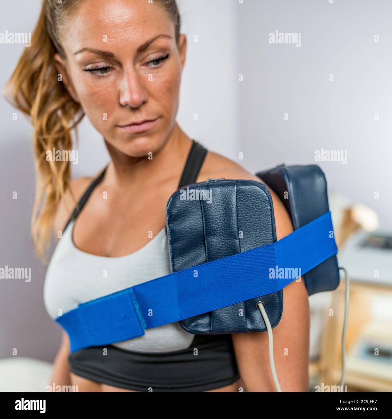 Woman magnets hi-res stock photography and images - Alamy