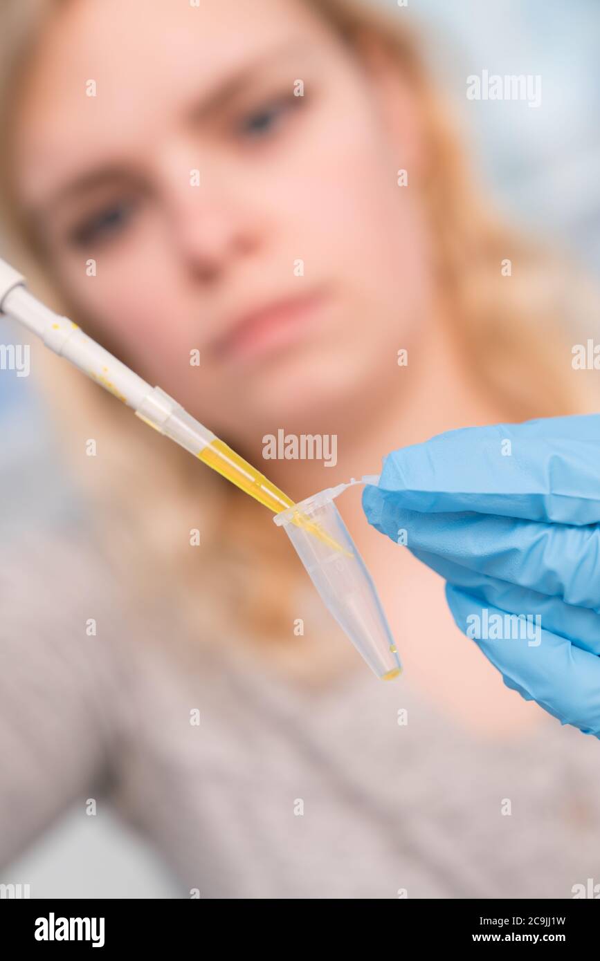 Student using pipette Stock Photo - Alamy