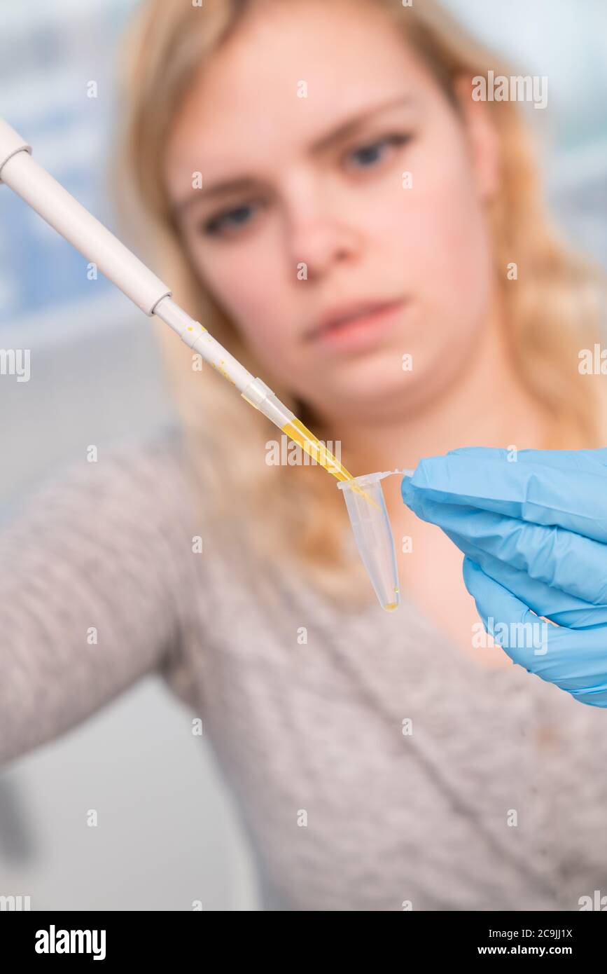 Student using pipette Stock Photo - Alamy