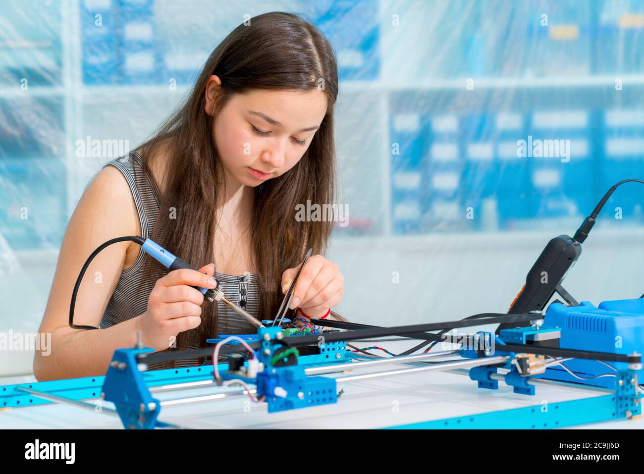 Robotics lesson hi-res stock photography and images - Alamy