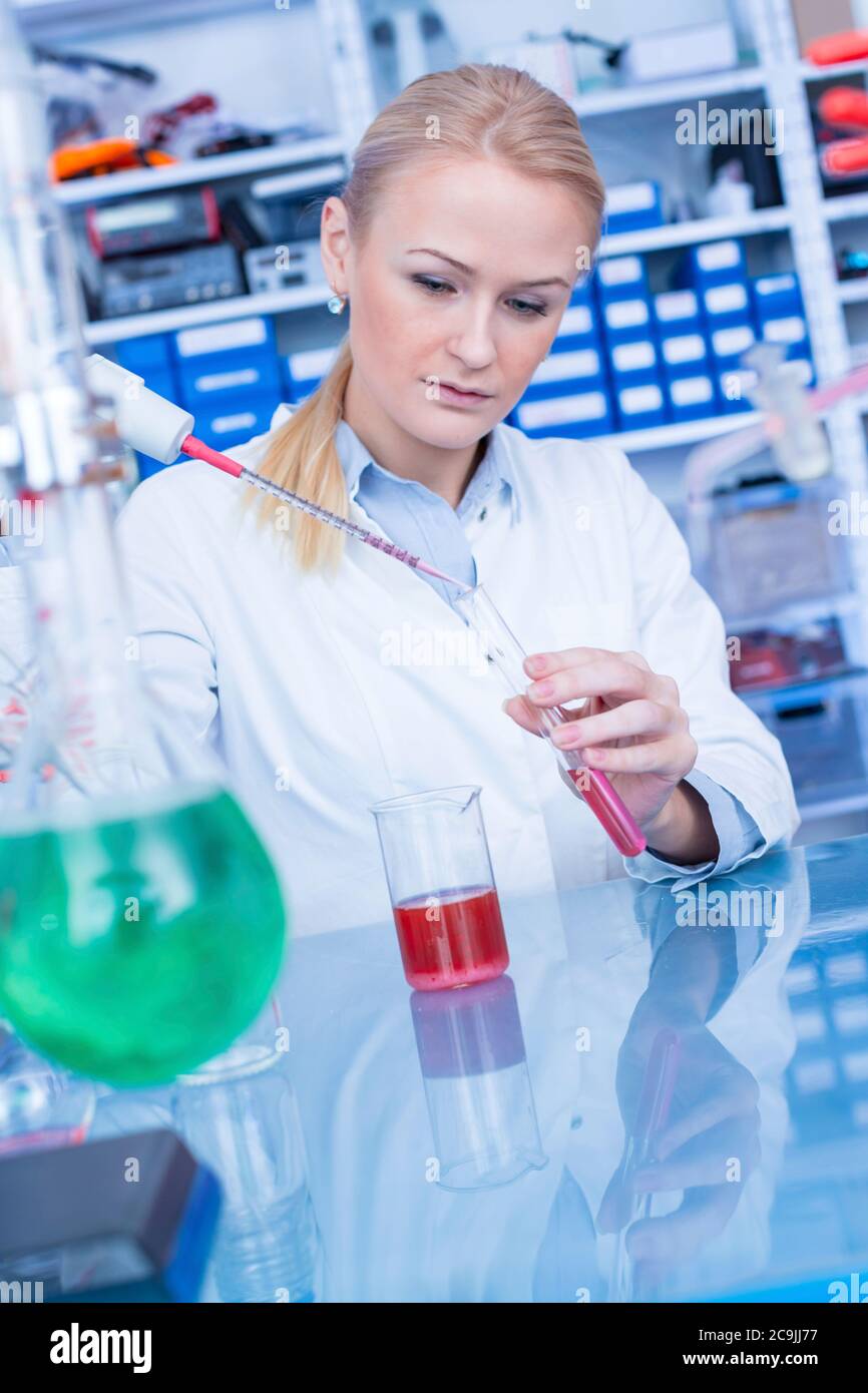 Researcher in chemistry lab Stock Photo - Alamy