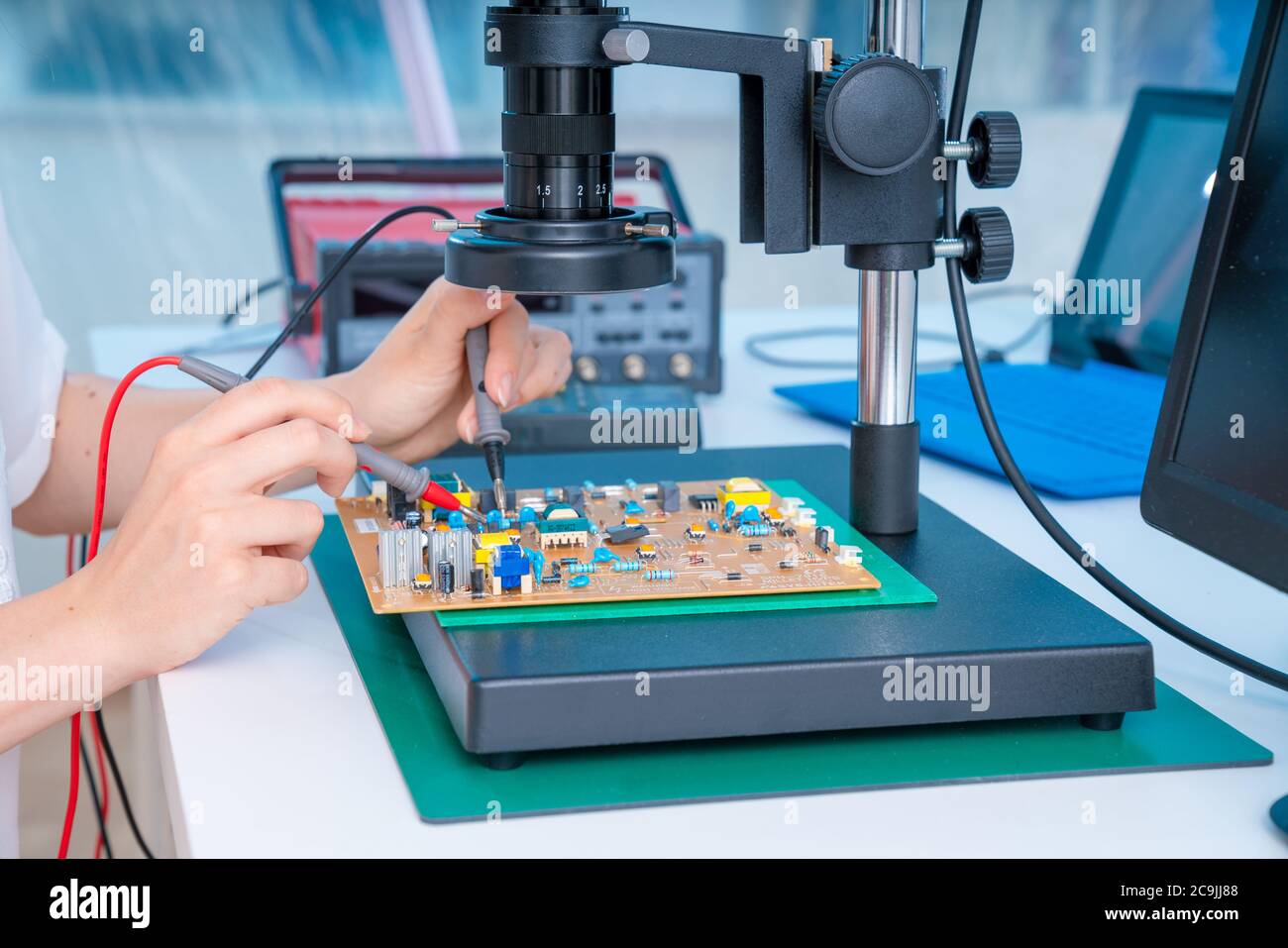 On circuit hi-res stock photography and images - Alamy