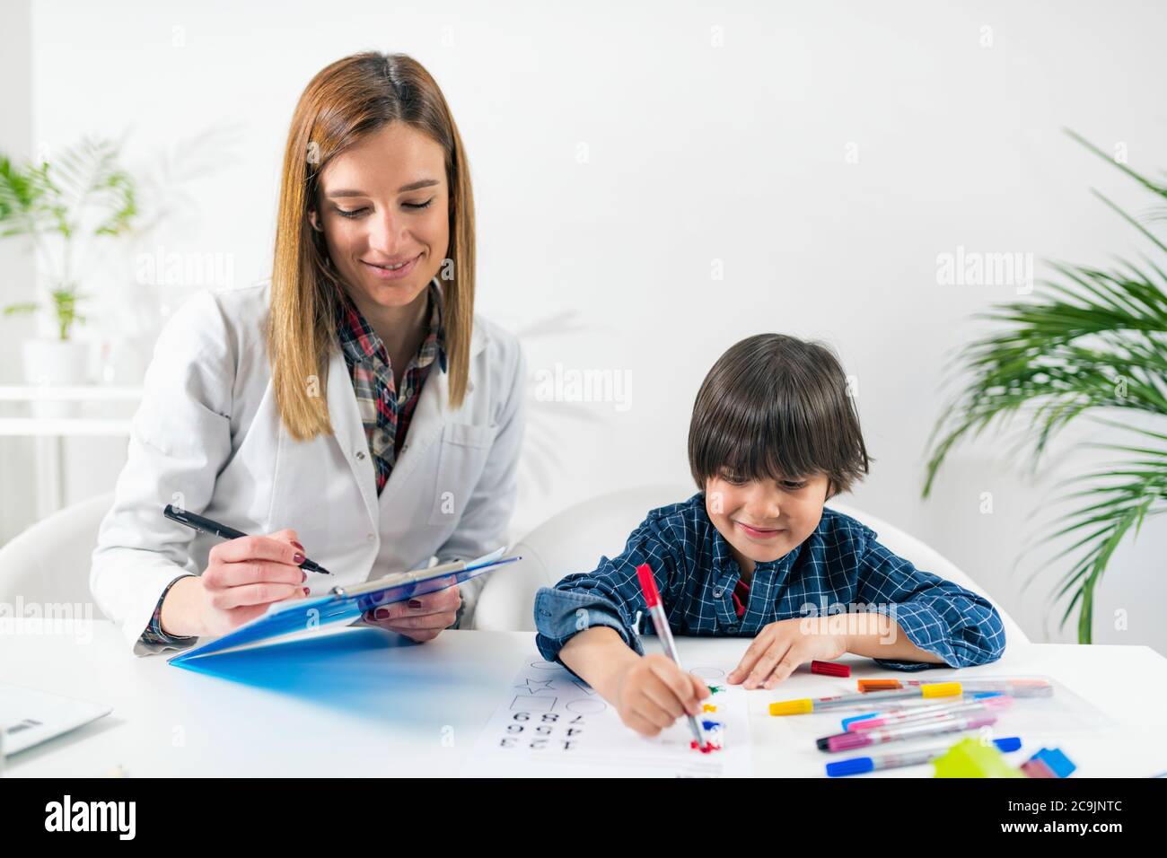 Child development test psychologist hi-res stock photography and images ...