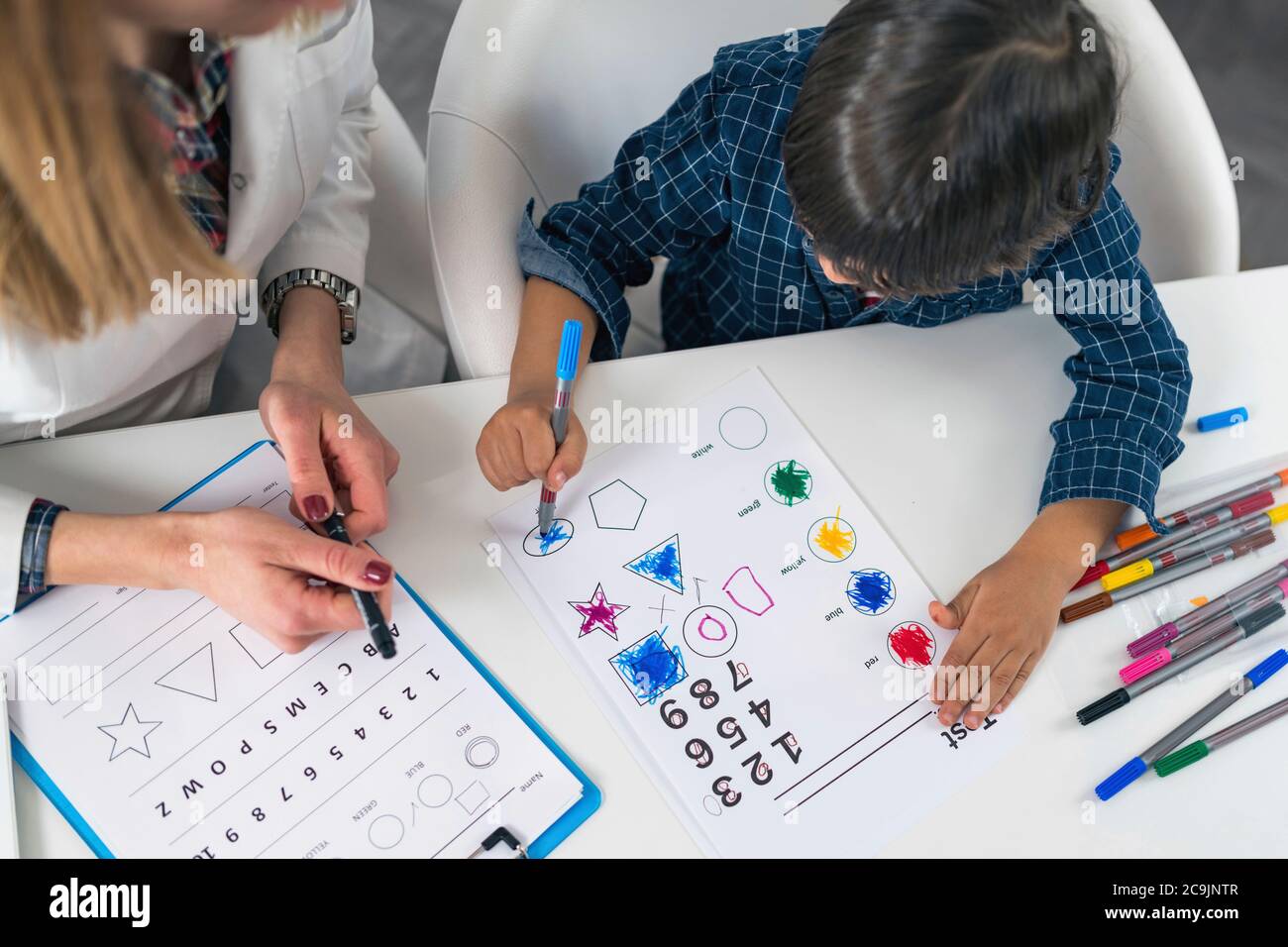 Child development test psychologist hi-res stock photography and images ...