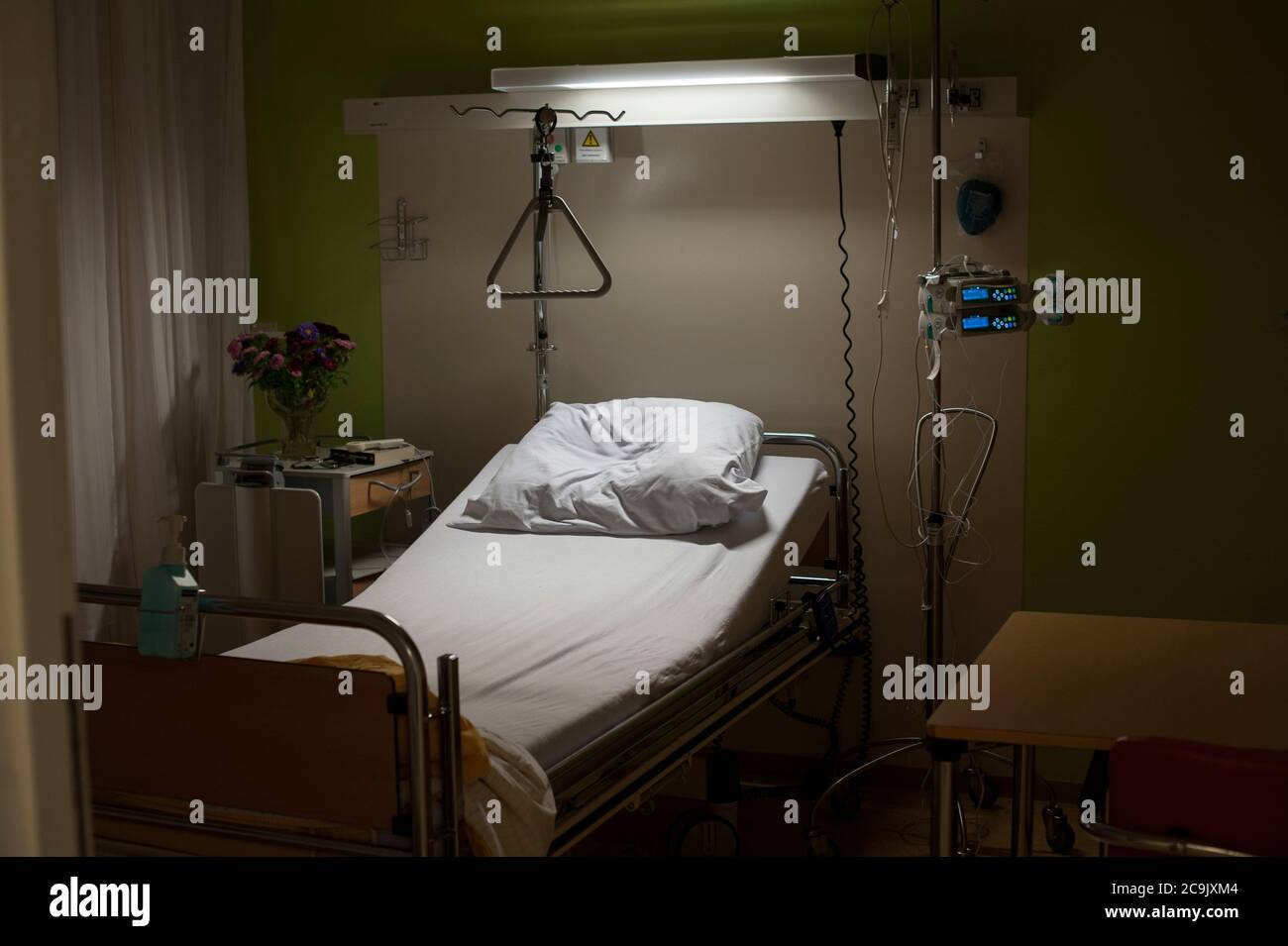 Bed night nobody hi-res stock photography and images - Alamy