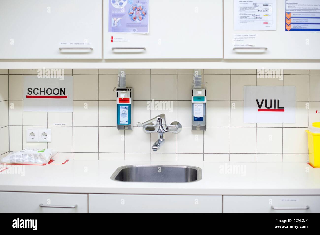 Washing area in hospital Stock Photo - Alamy
