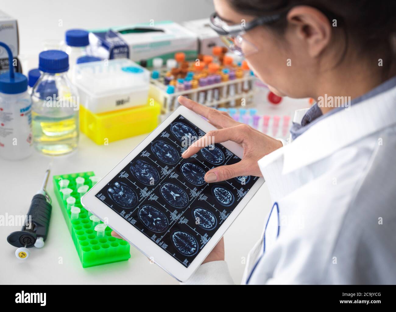 Imaging scientist hi-res stock photography and images - Alamy