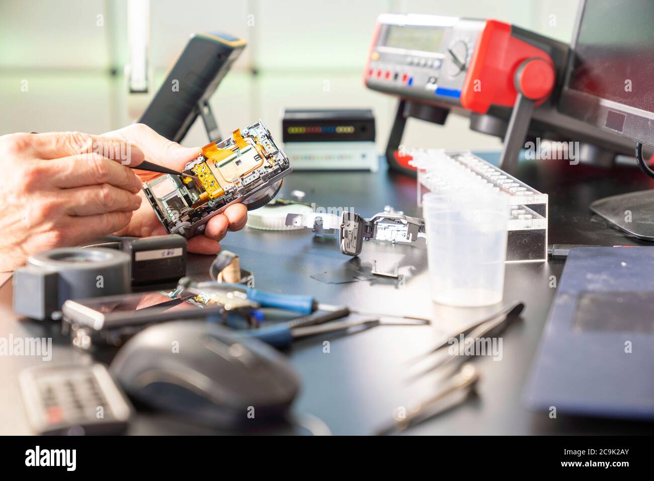 Camera repair hi-res stock photography and images - Alamy