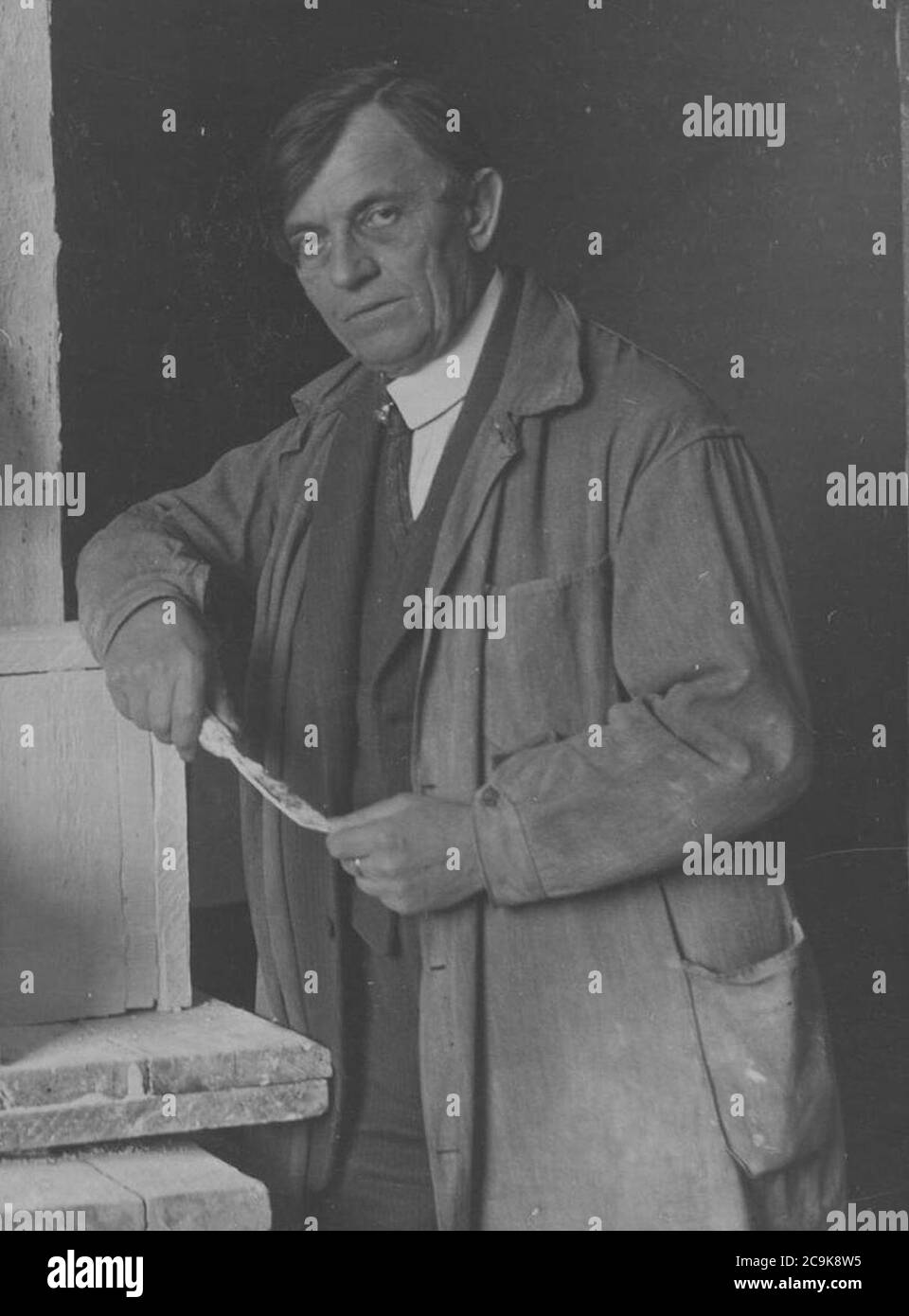 Jan Raszka rzeźbiarz w swojej pracowni 1932 Stock Photo - Alamy