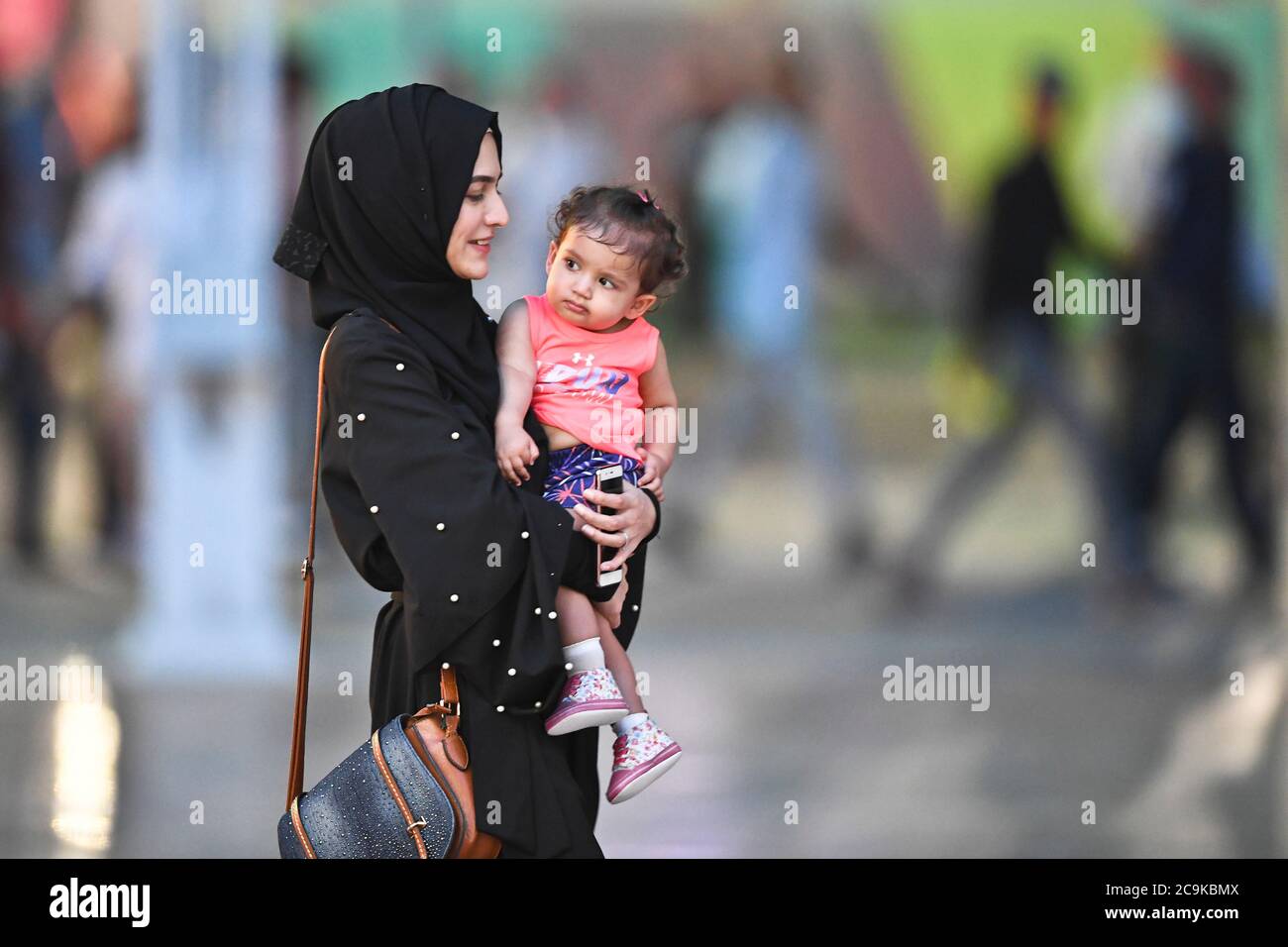 Muslim mother hi-res stock photography and images - Alamy