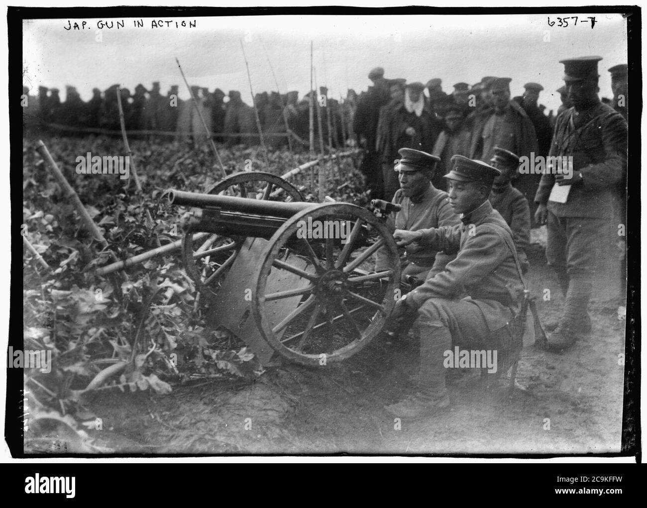 Jap(anese) gun in action Stock Photo - Alamy