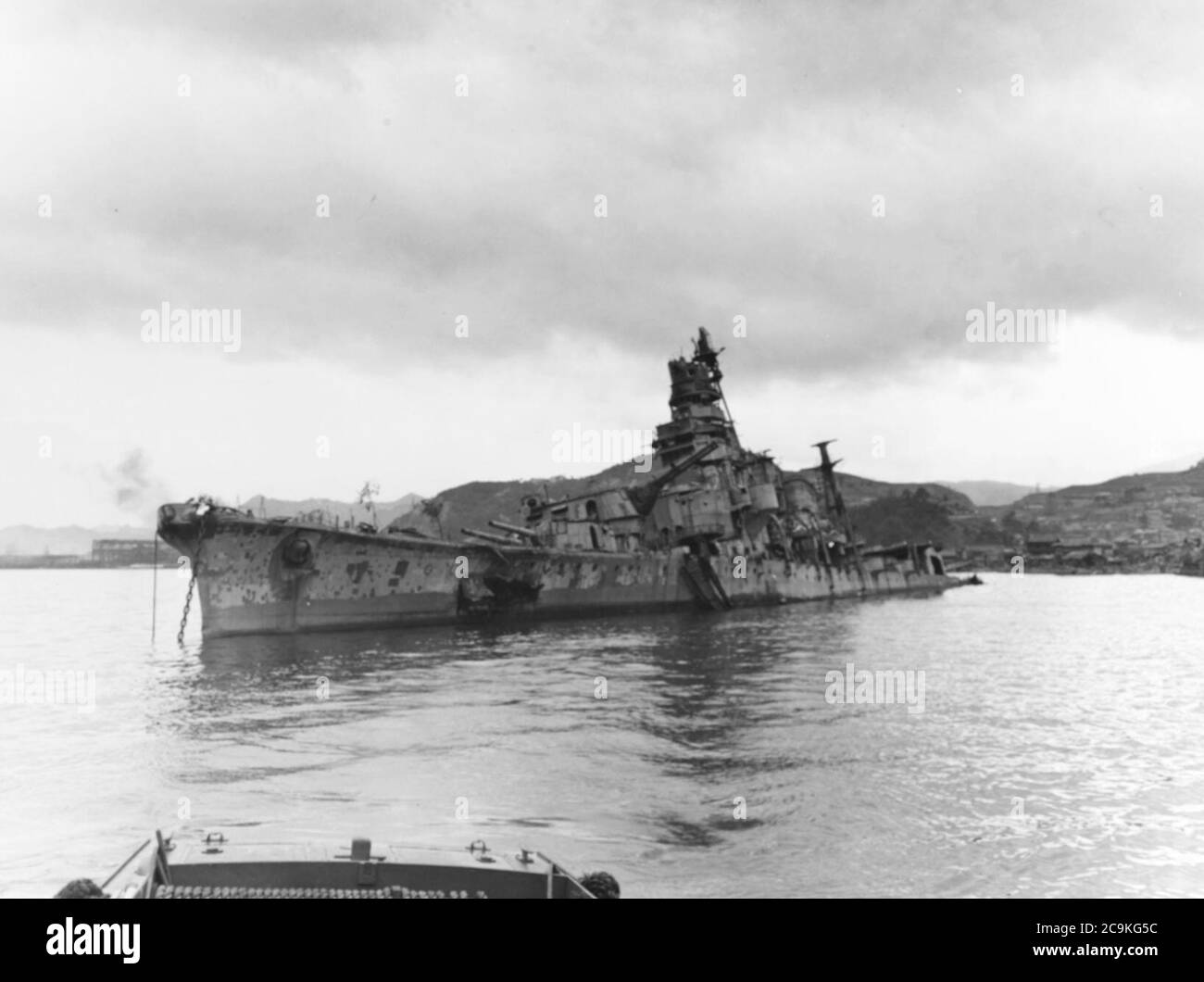 Japanese cruiser Aoba sunk at Kure, Japan, 9 October 1945 Stock Photo ...