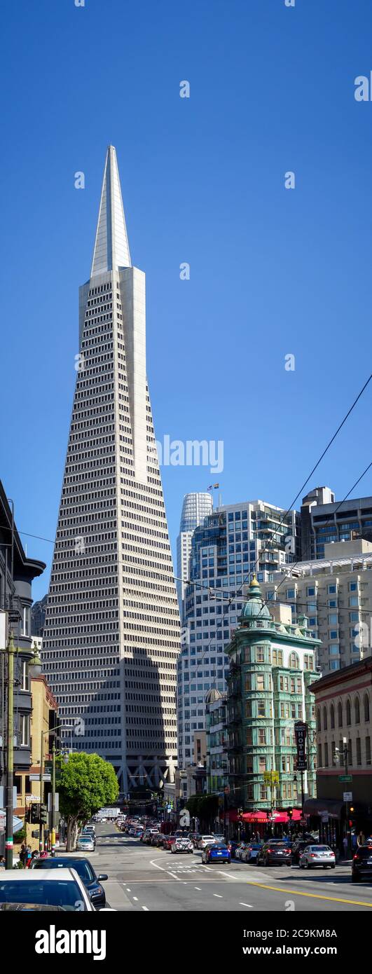 SAN FRANCISCO - Jan 15 2020: Transamerica Pyramid bank building the ...
