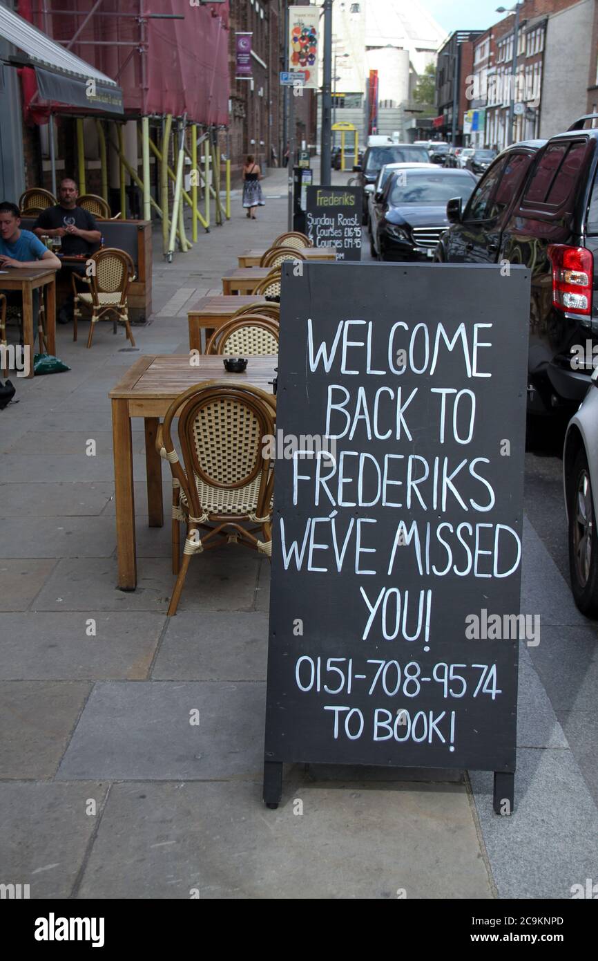 Indoor outdoor dining sign hi-res stock photography and images - Alamy