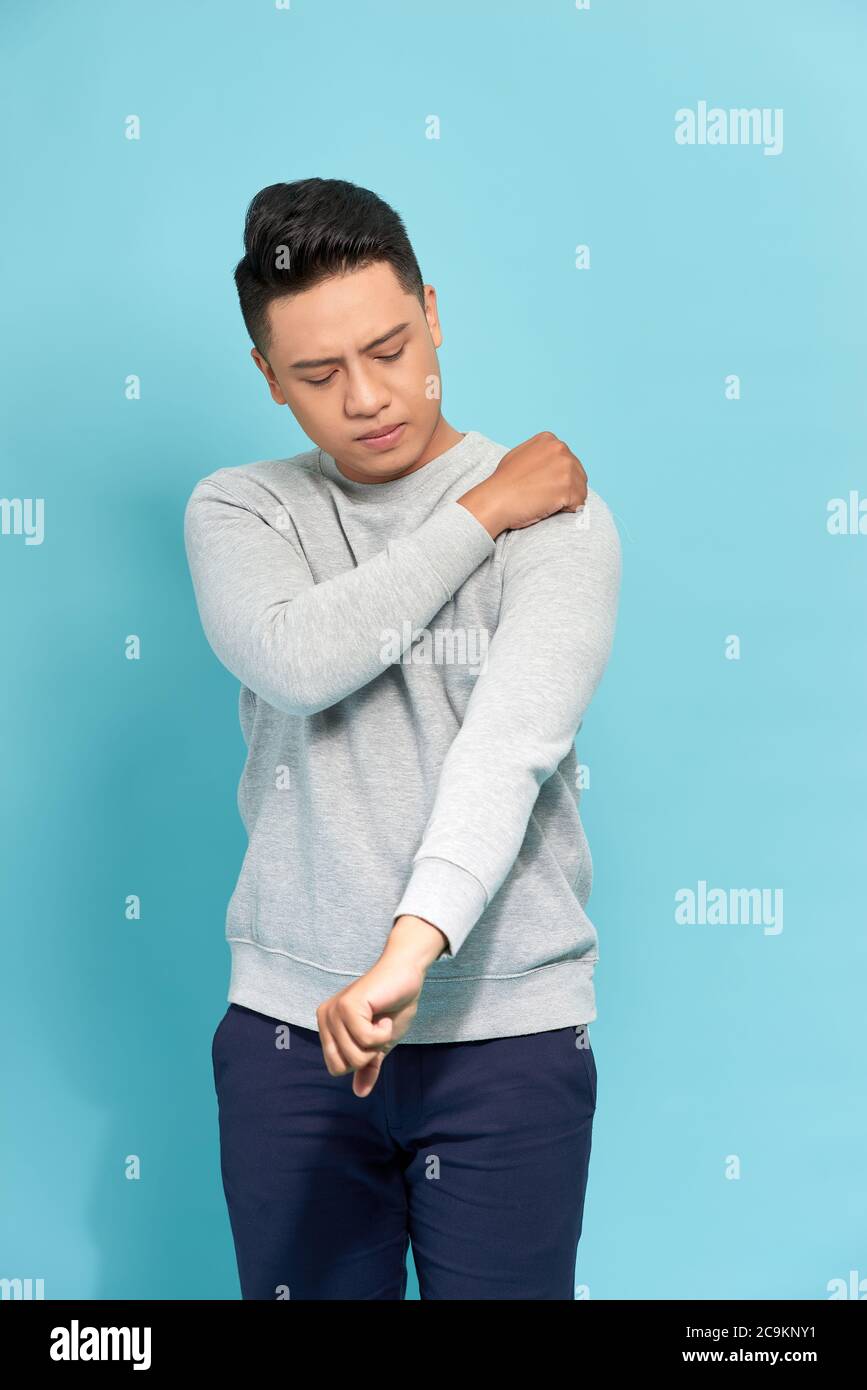 Man with shoulder pain Stock Photo - Alamy