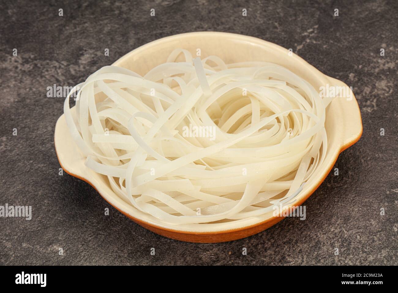 Boiled rice noodle ready for cooking Stock Photo - Alamy