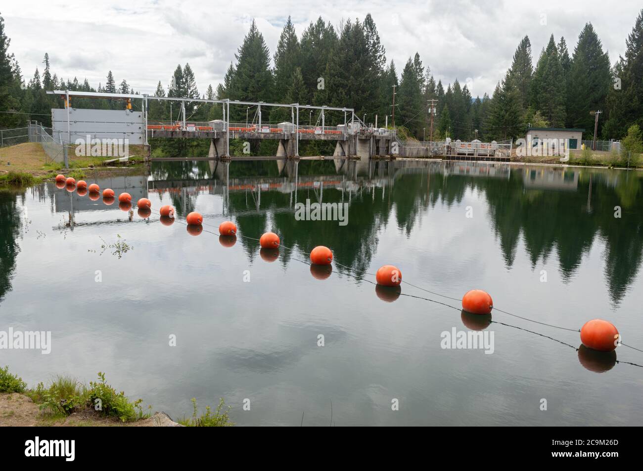 The Prospect No. 1 dam and reservoir on the Rogue River in Oregon, USA ...