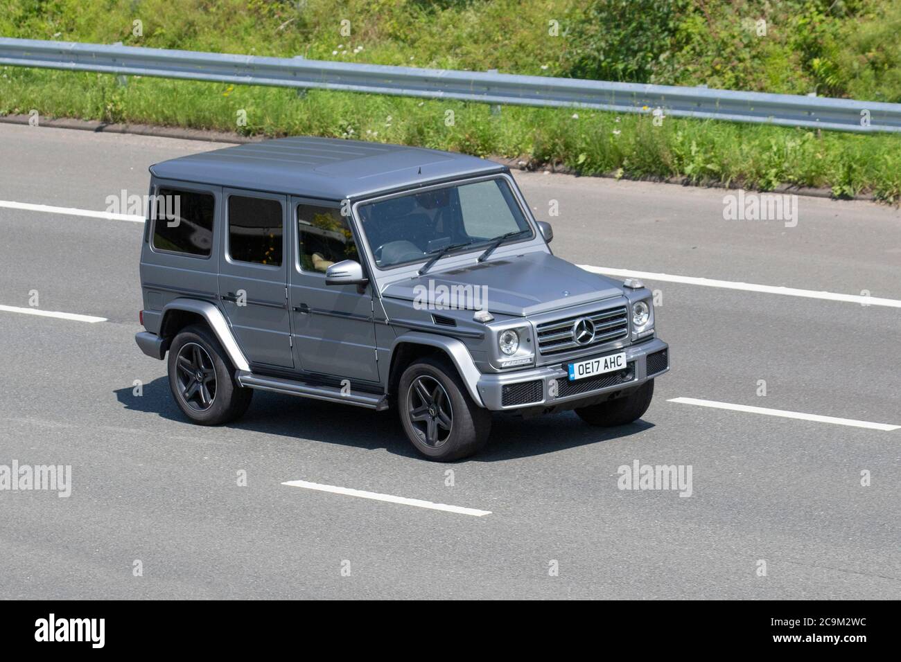 Mercedes g class side view hi-res stock photography and images - Alamy