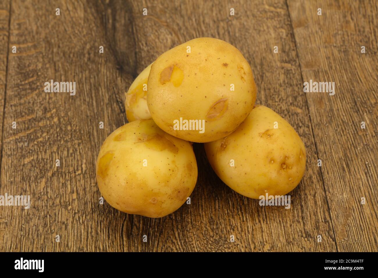 Young small seasonal potato heap ready for cooking Stock Photo - Alamy
