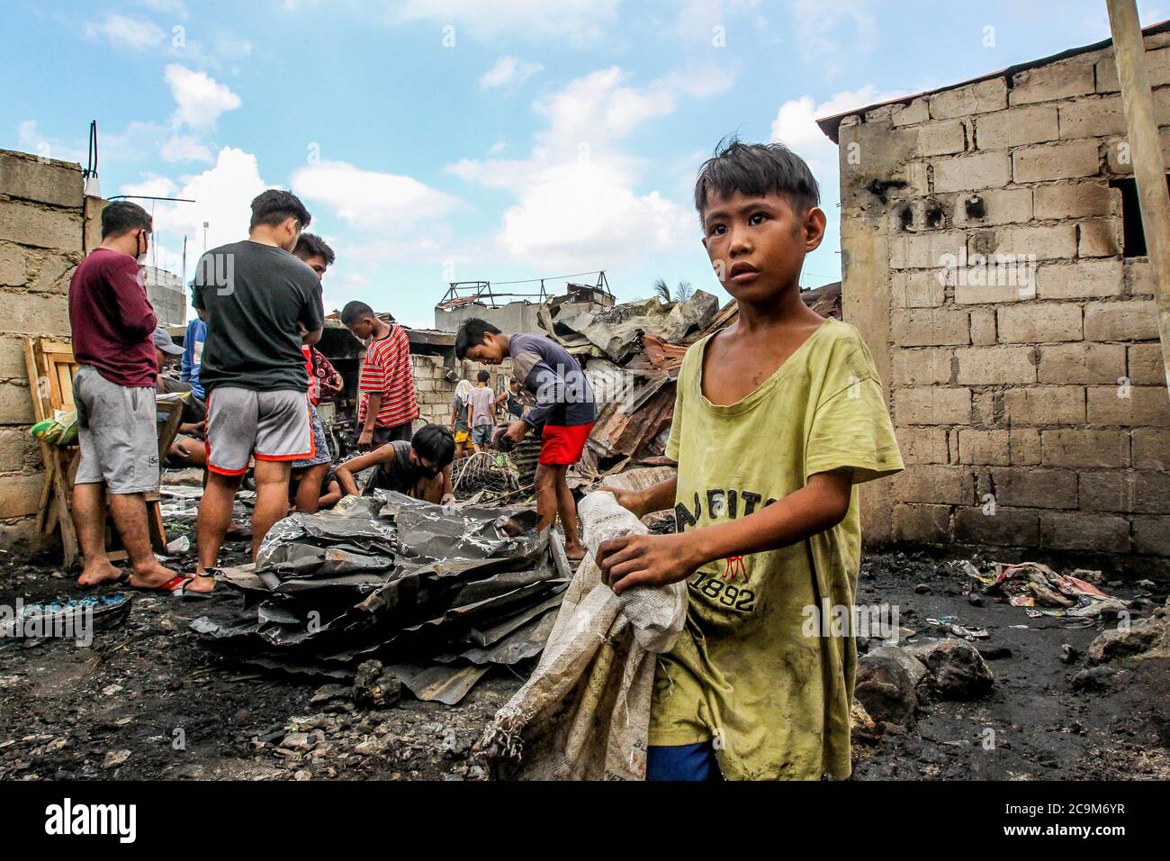 (200801) -- BEIJING, Aug. 1, 2020 (Xinhua) -- Residents look for their ...