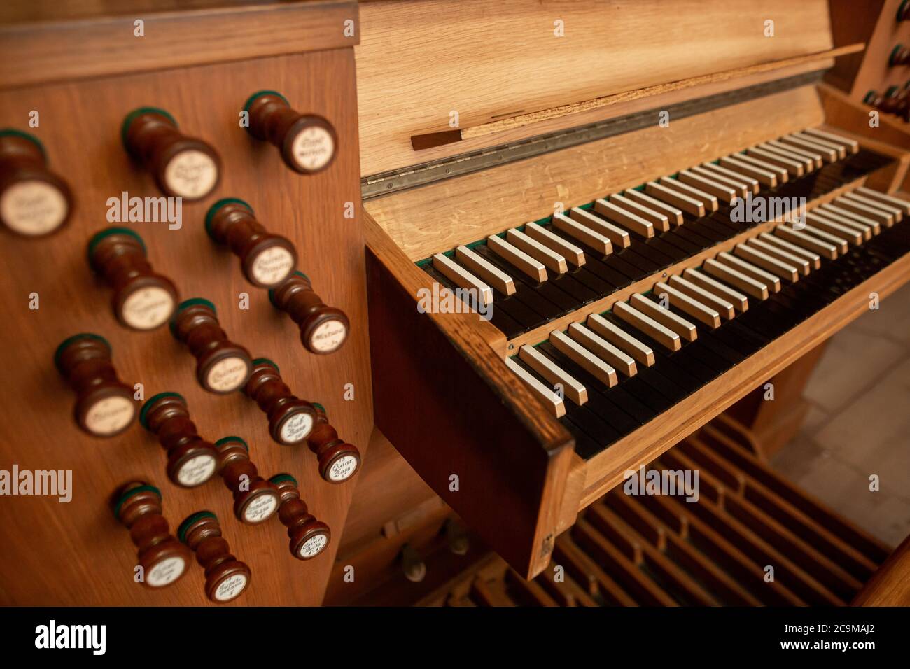 Antique wooden organ keyboard hi-res stock photography and images - Alamy
