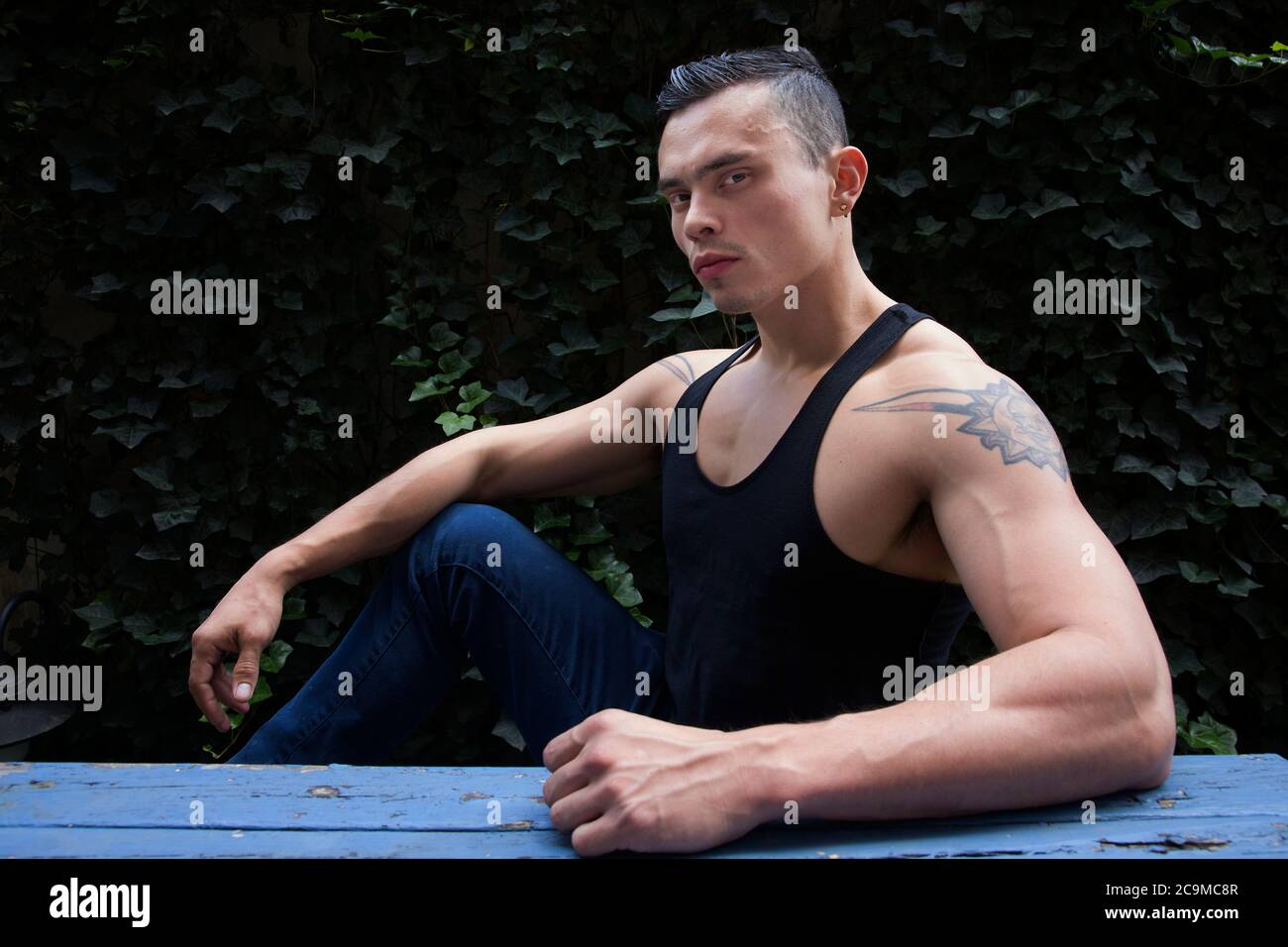 Body builder in profile hi-res stock photography and images - Alamy