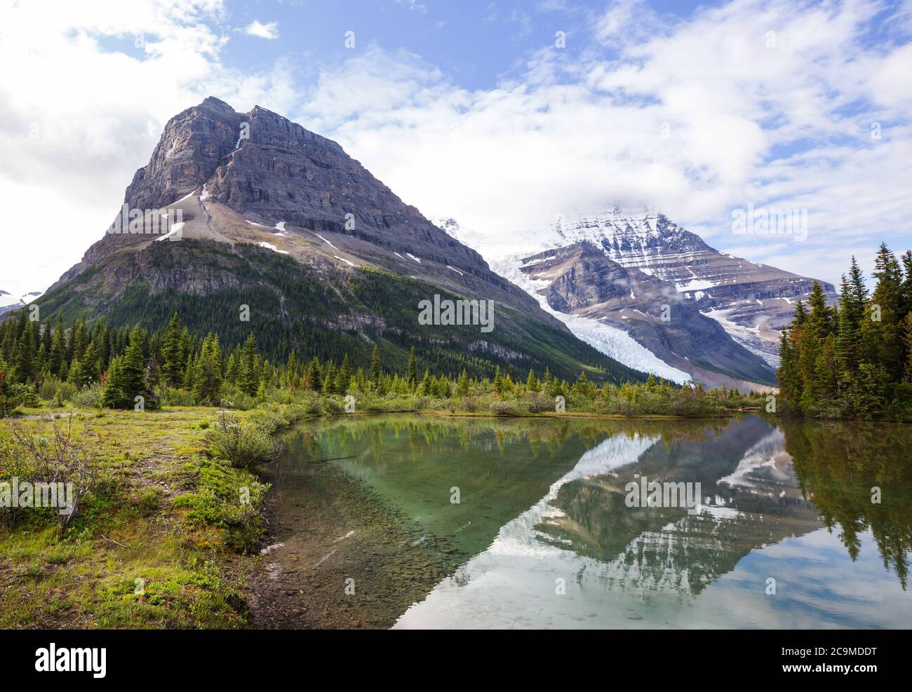 Beautiful Berg lake and Mount Robson in summer season, Canada Stock ...