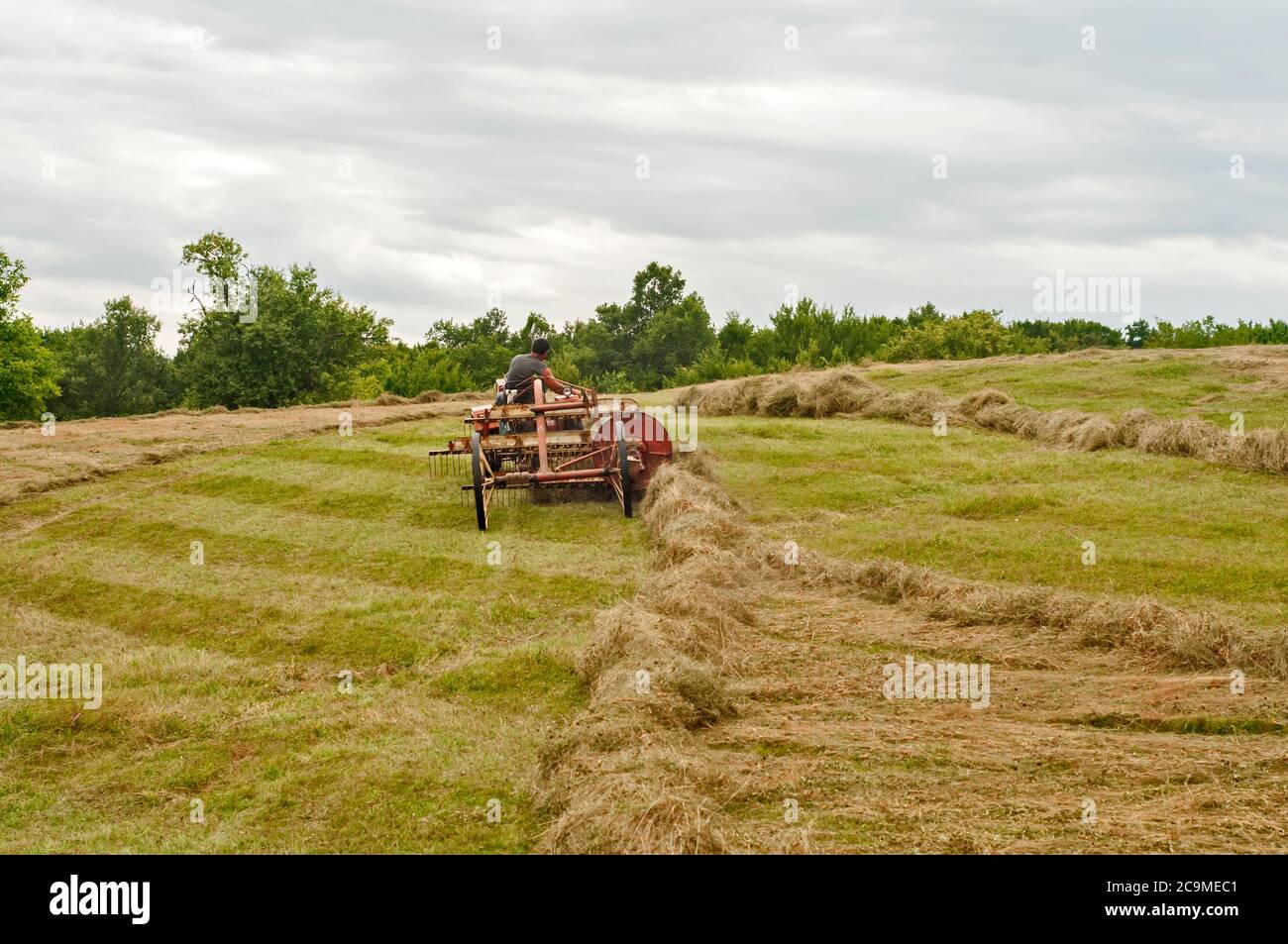 Vintage agricultural hay making machine hi-res stock photography and ...