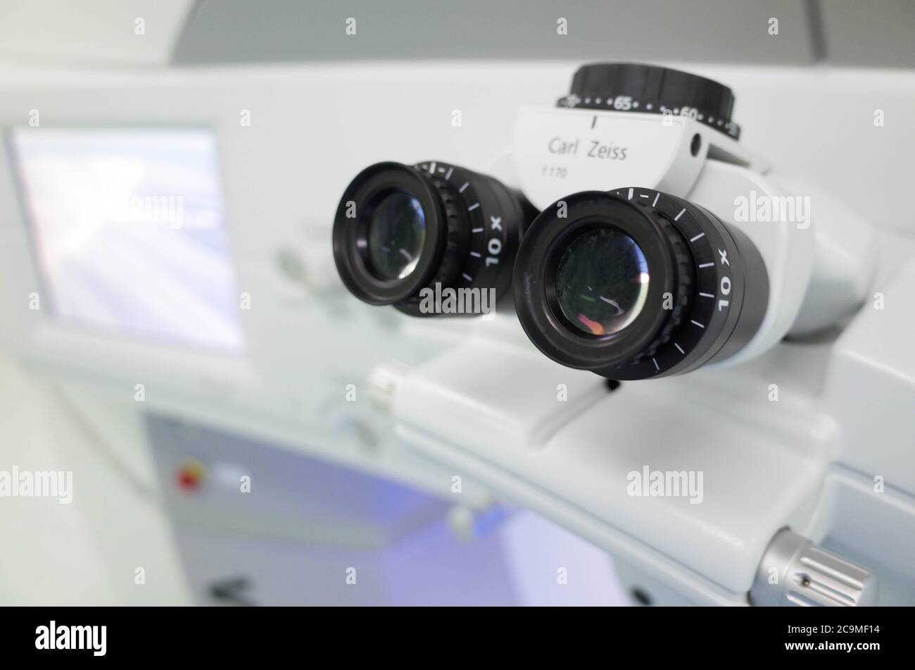 Microscope machine hi-res stock photography and images - Alamy