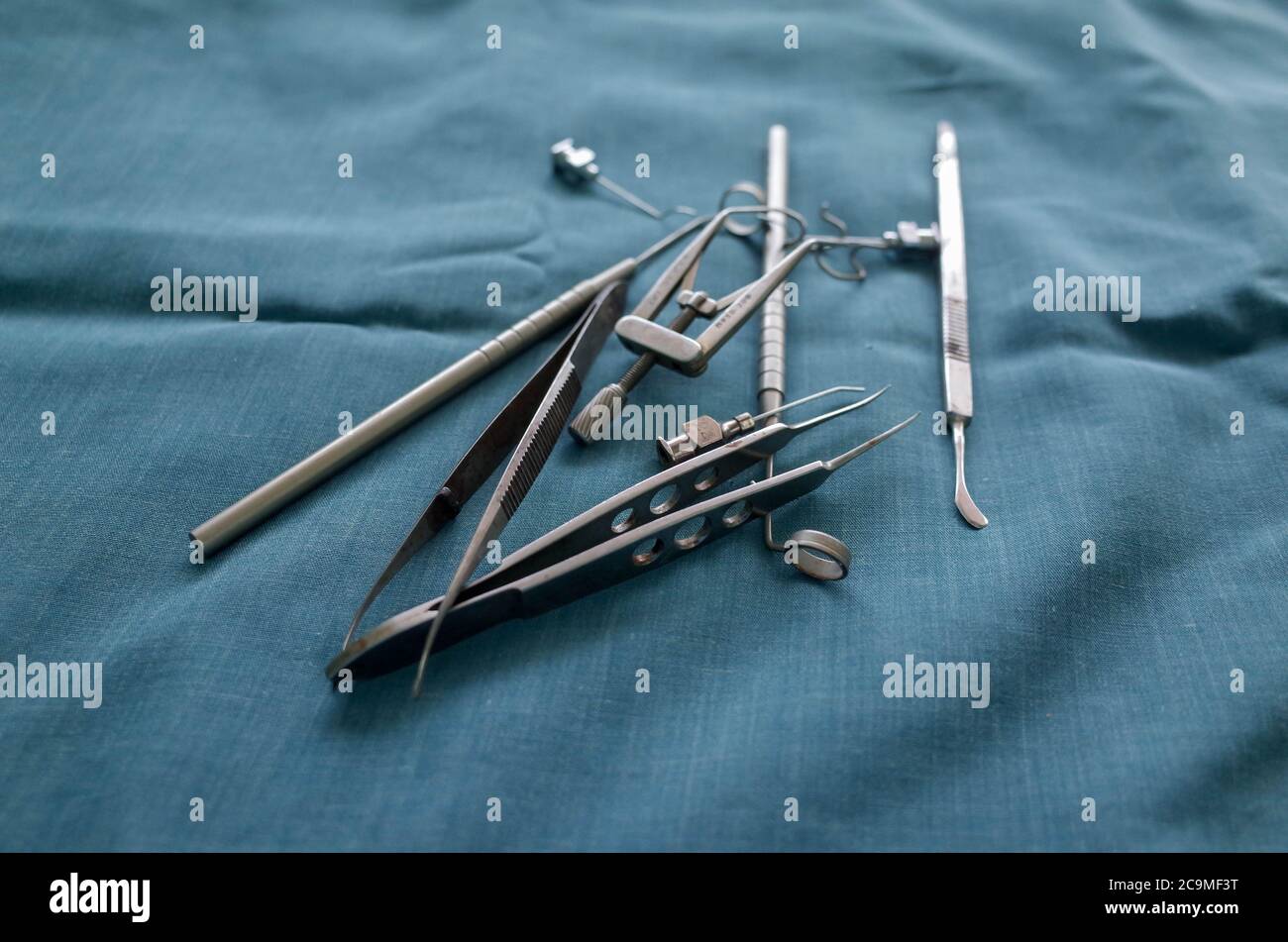 Cataract surgery instruments hi-res stock photography and images - Alamy