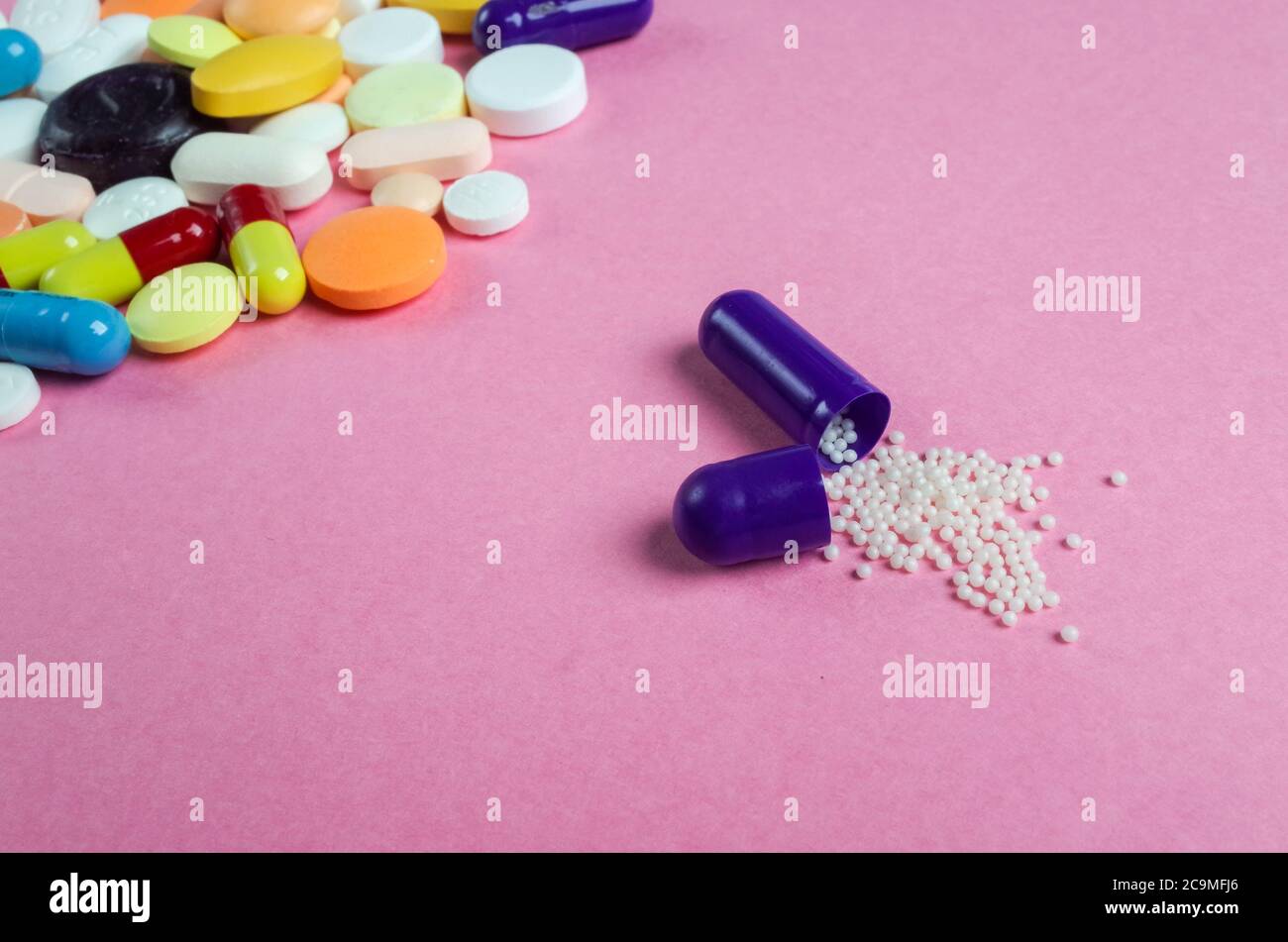 Capsule pills open hi-res stock photography and images - Alamy